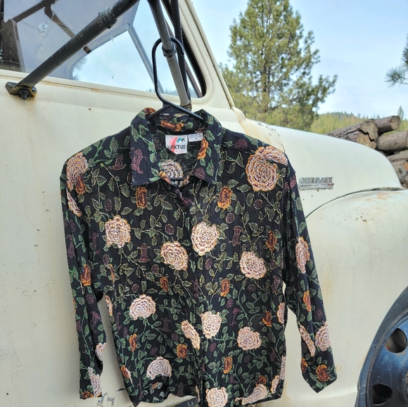 Kaktus | Tops | Kaktus Size Medium Floral Blouse | Poshmark